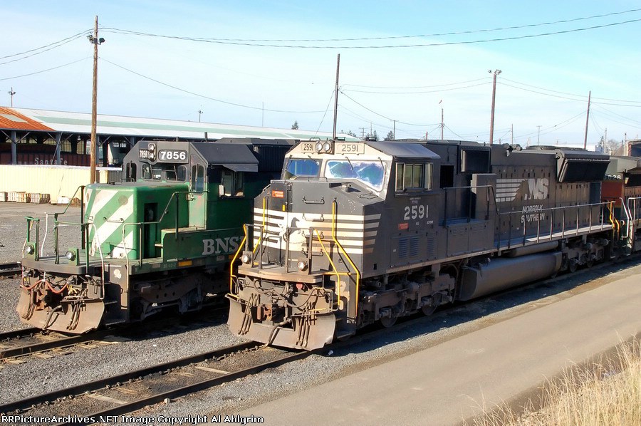 BNSF 7856 & NS 2591
